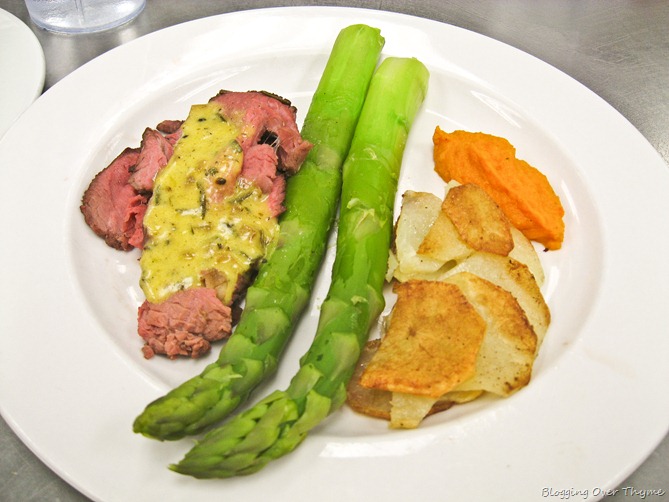 Day 31: Roast Beef, Carrot Puree, & Molten Lava Cakes - A Beautiful Plate